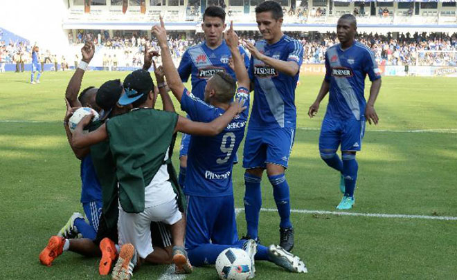 Guarda qui il gol di Byron Mina, uno dei più belli nella storia del ...